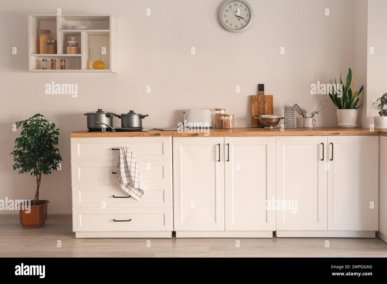 Kitchen counters stove utensils hi-res stock photography and images - Alamy