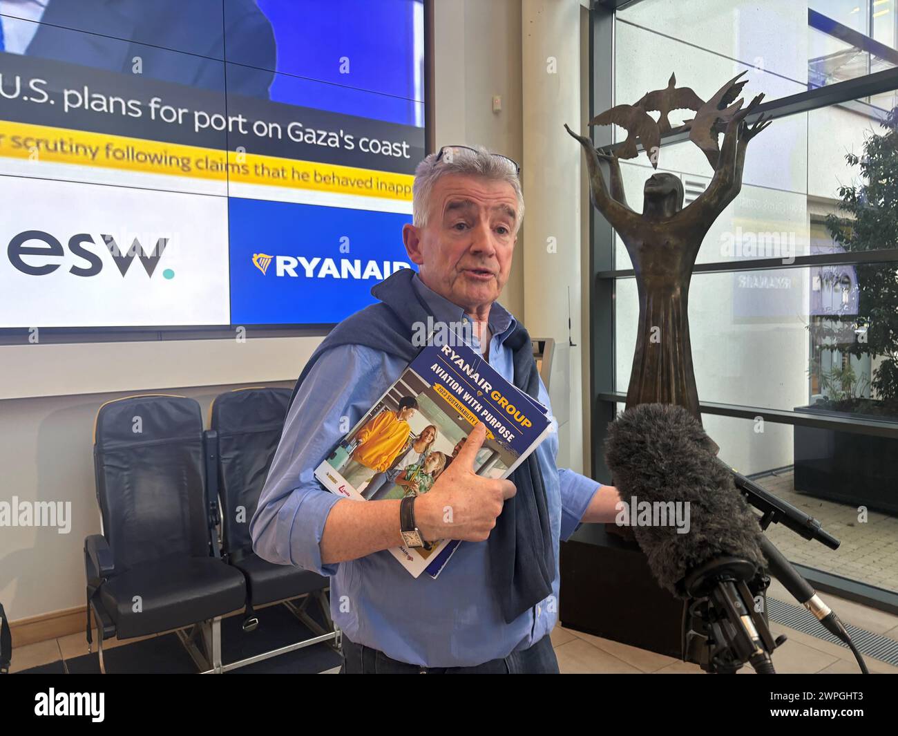 Ryanair CEO Michael O'Leary speaking to the media at Ryanair ...