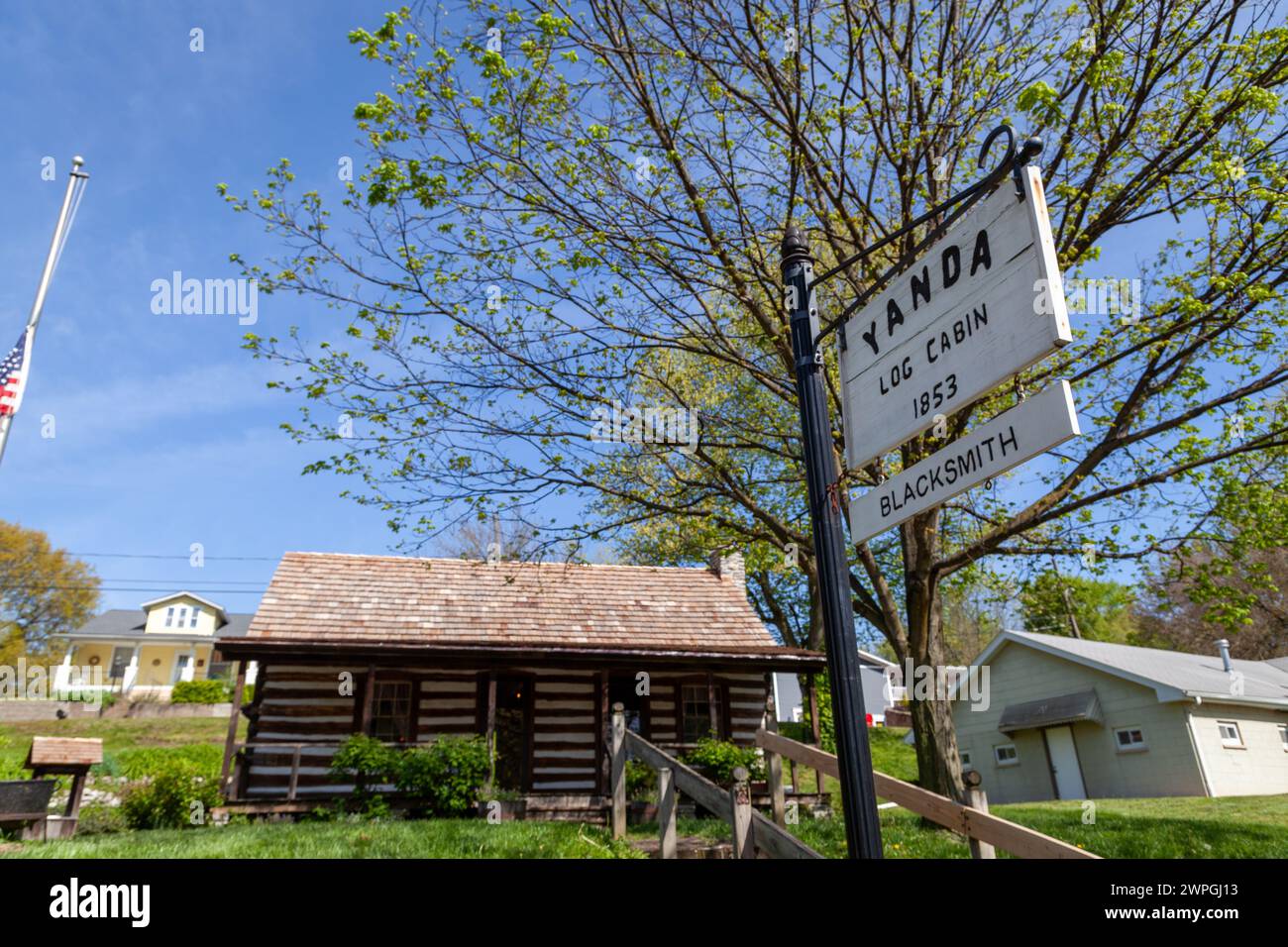 Yanda log cabin hi-res stock photography and images - Alamy