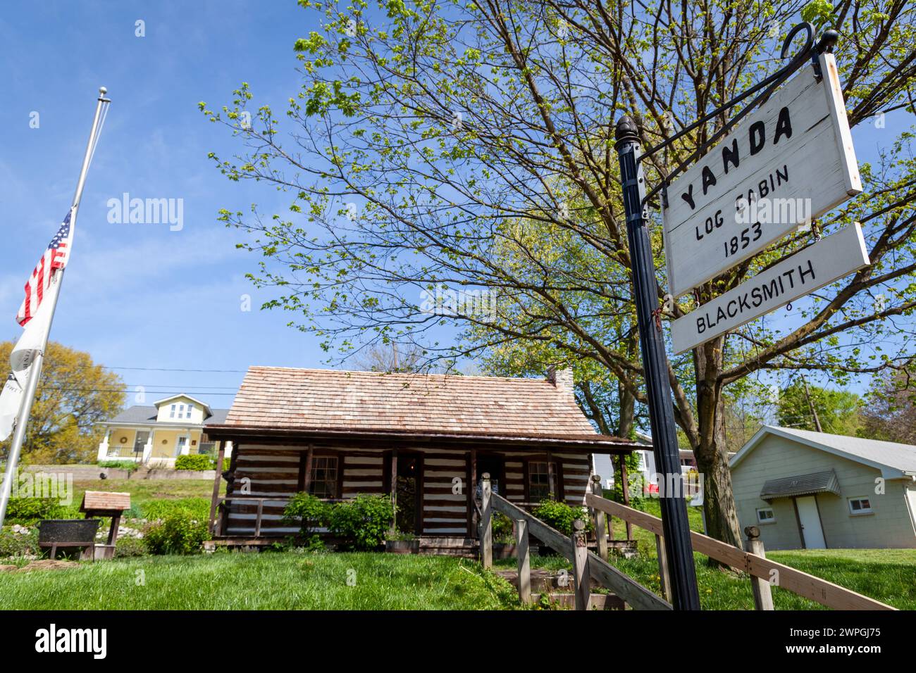 Yanda log cabin hi-res stock photography and images - Alamy