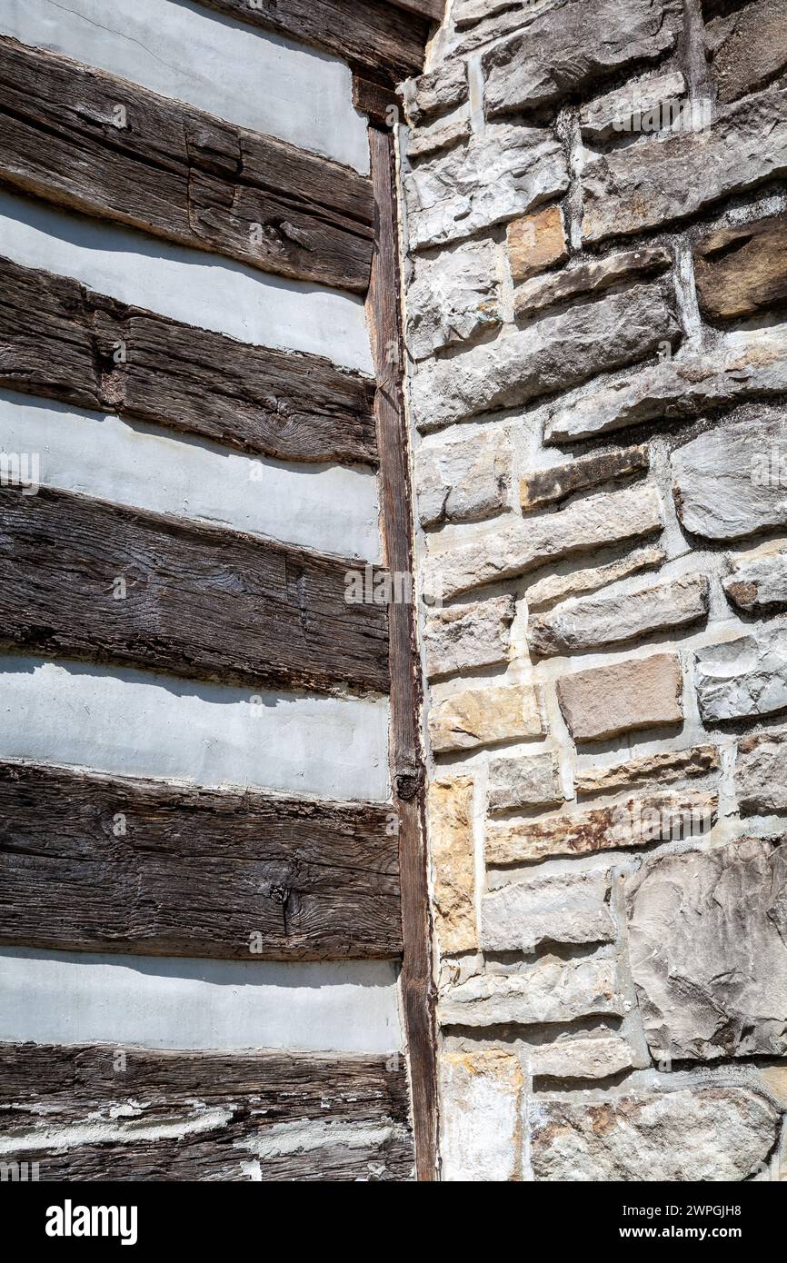 Yanda log cabin hi-res stock photography and images - Alamy