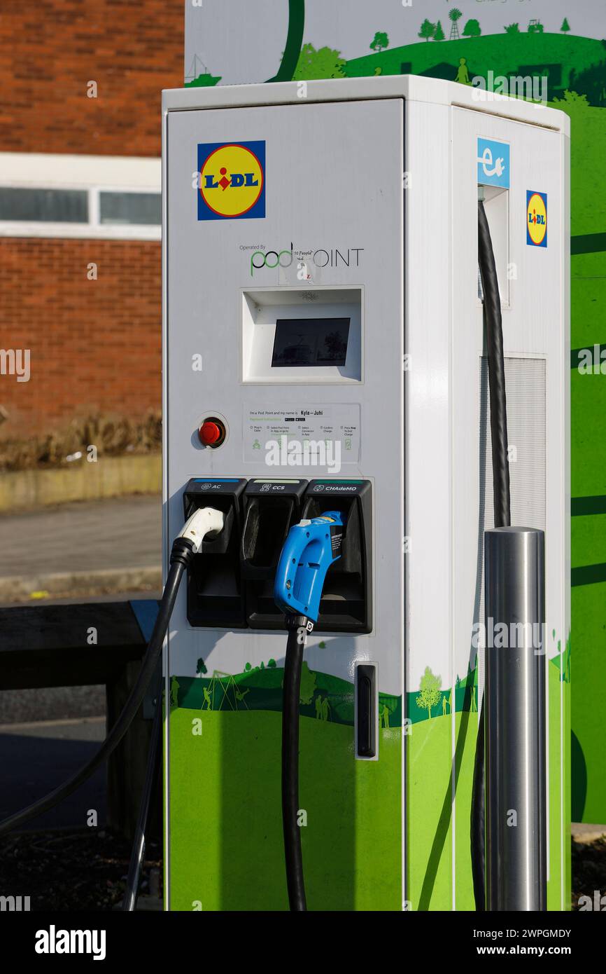 Ev electric connectors hi-res stock photography and images - Alamy