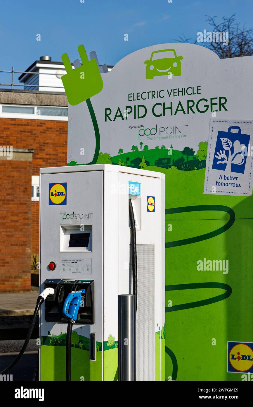 Ev electric connectors hi-res stock photography and images - Alamy