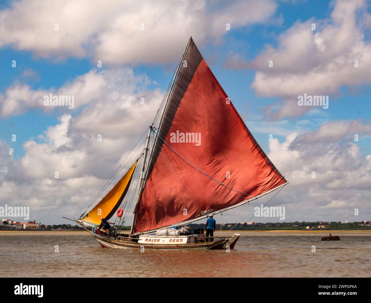 Barco tradicional de pesca hi-res stock photography and images - Alamy