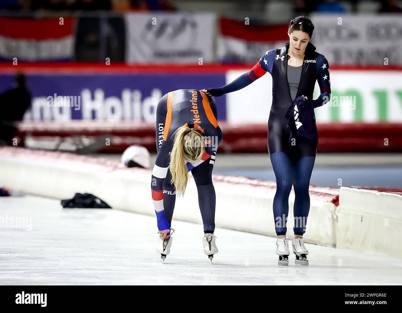 INZELL - Jutta Leerdam (NED) and Kimi Goetz (USA) after the women's ...