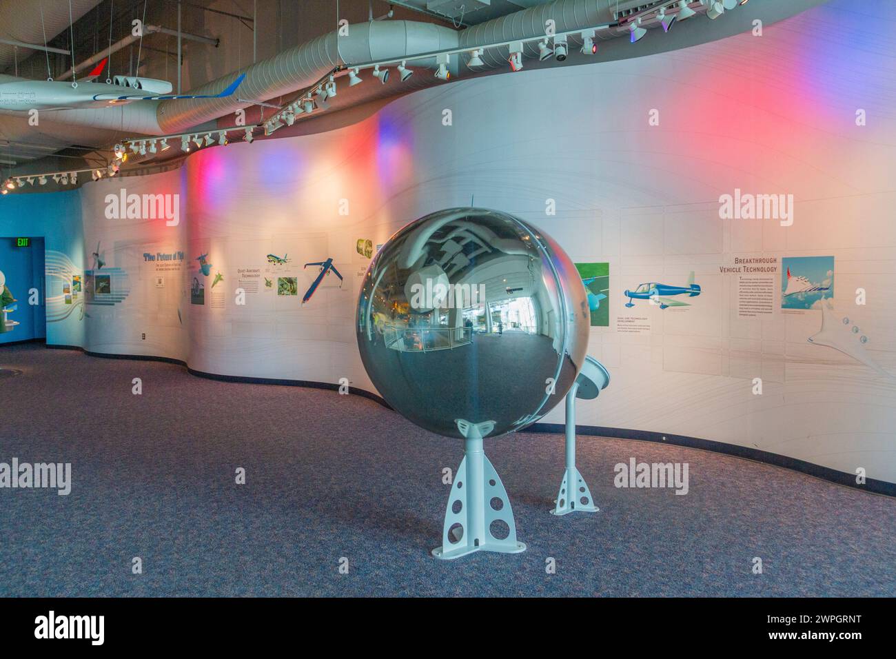 Science museum space gallery hi-res stock photography and images - Alamy