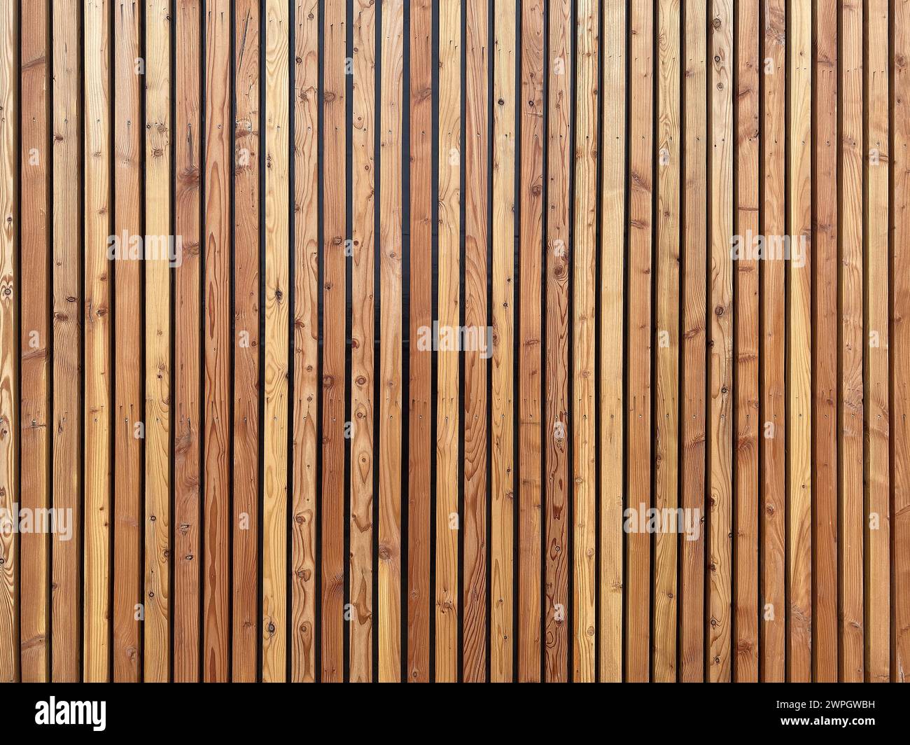 Horizontal pine wood fence hi-res stock photography and images - Alamy