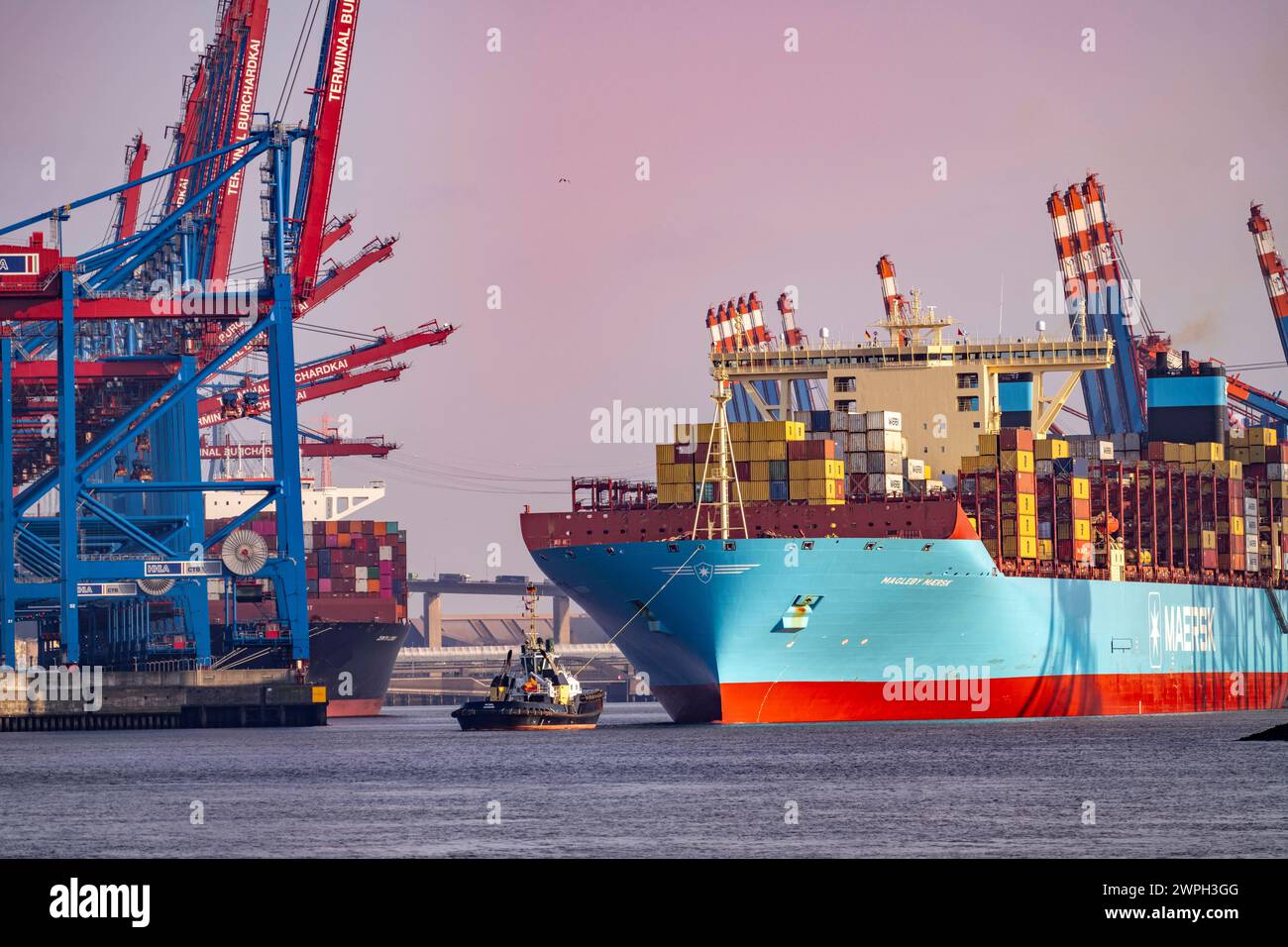 Magleby Maersk Container Frachter verlässt den Waltershofer Hafen, nach ...
