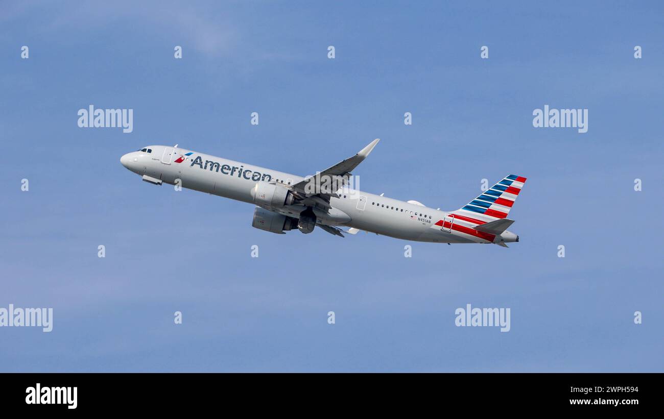 N451AN American Airlines Airbus A321-253NX am Los Angeles International ...