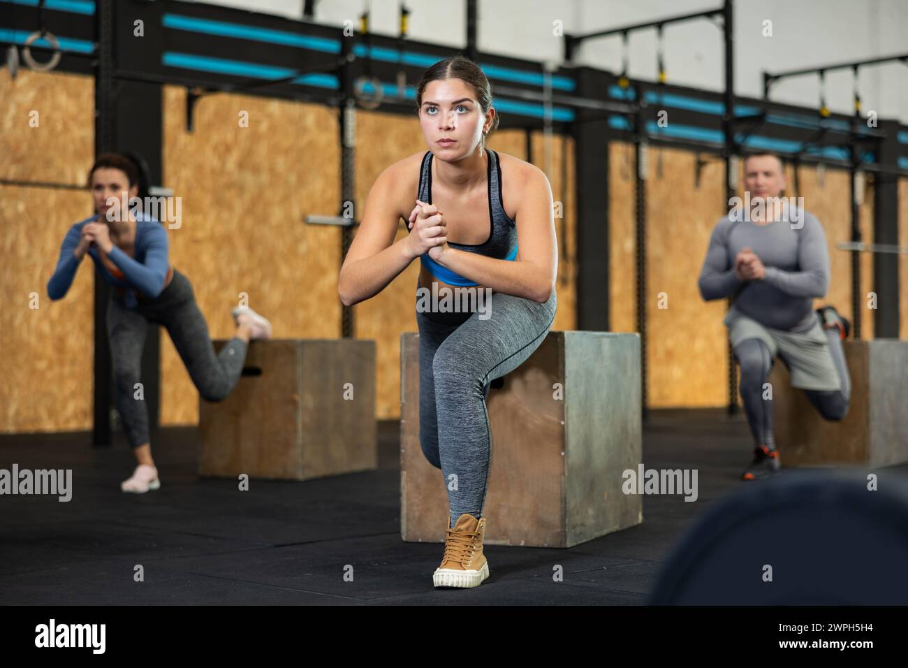 Girl performing Bulgarian split squats with plyometric box at gym Stock ...