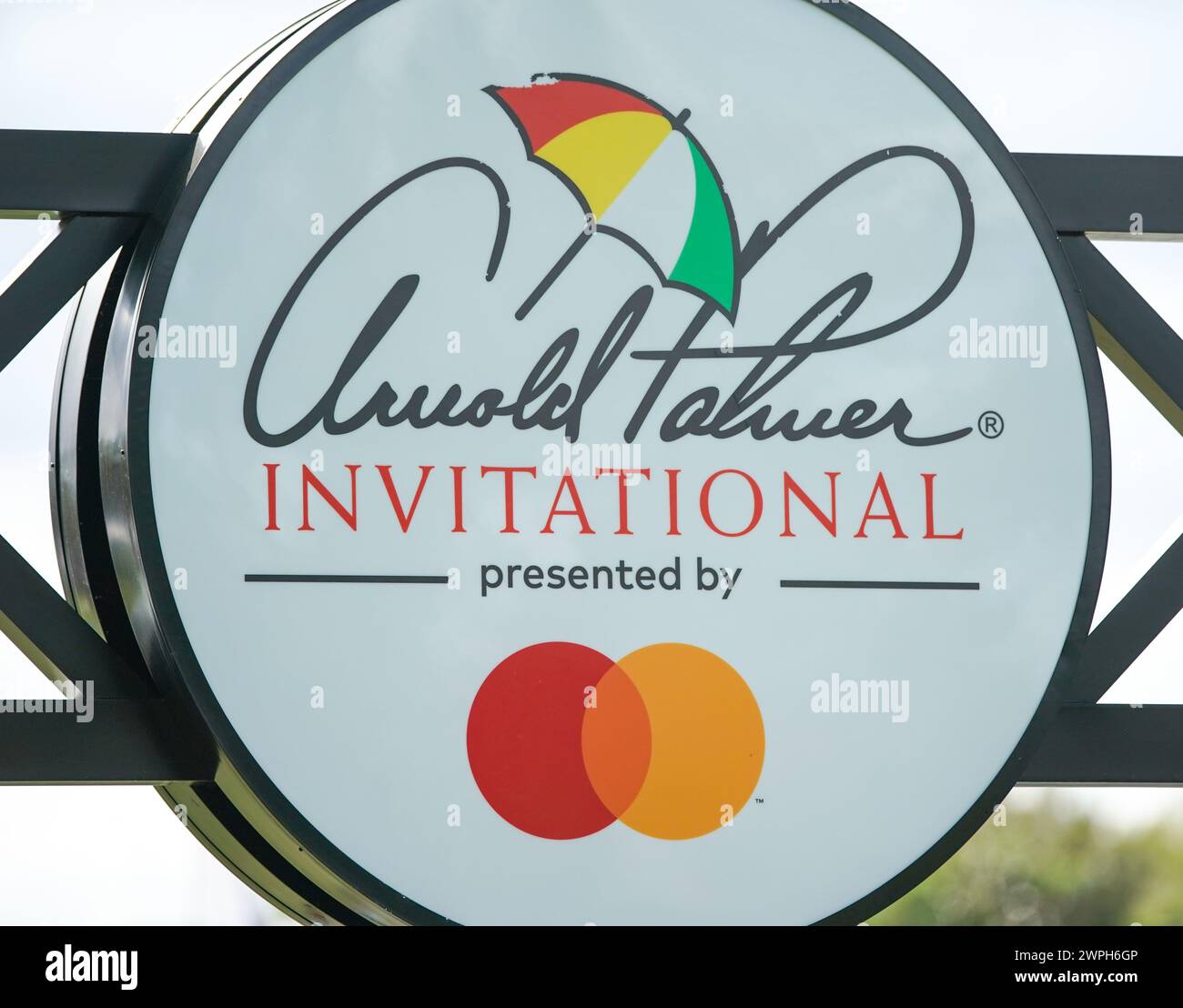 Mastercard signage hi-res stock photography and images - Alamy