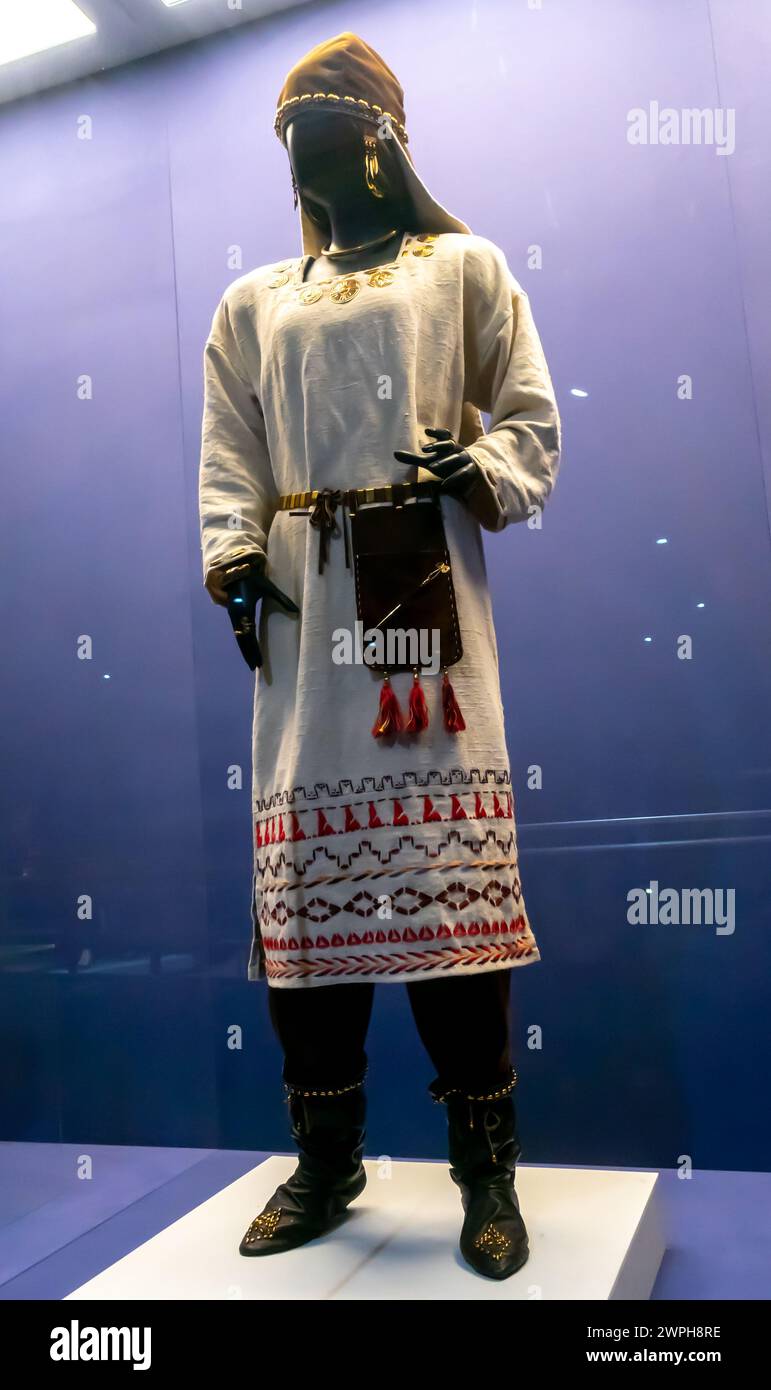 Anthropological reconstruction of a Bronze age Nomadic woman ...