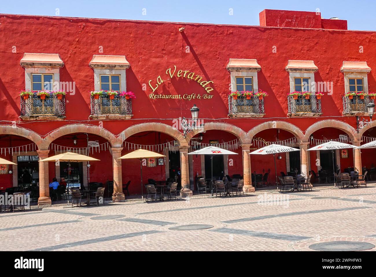 Veranda del pueblo hi-res stock photography and images - Alamy