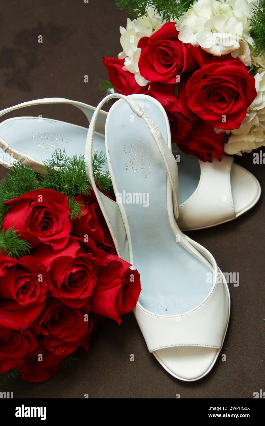 Bridal presentation hi-res stock photography and images - Alamy