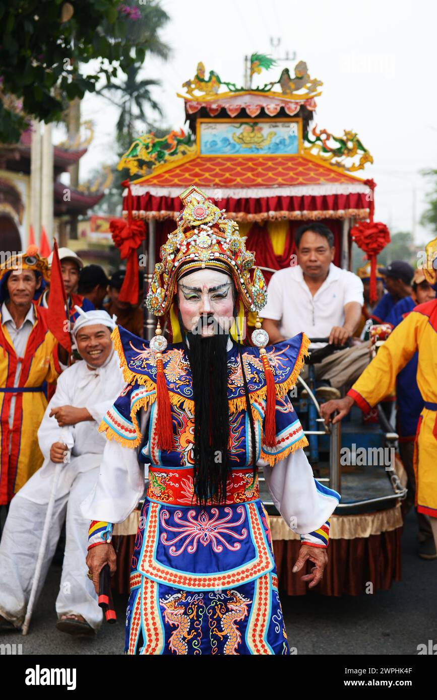 A traditional Vietnamese funeral in Quảng Nam Province, Vietnam Stock Photo - Alamy