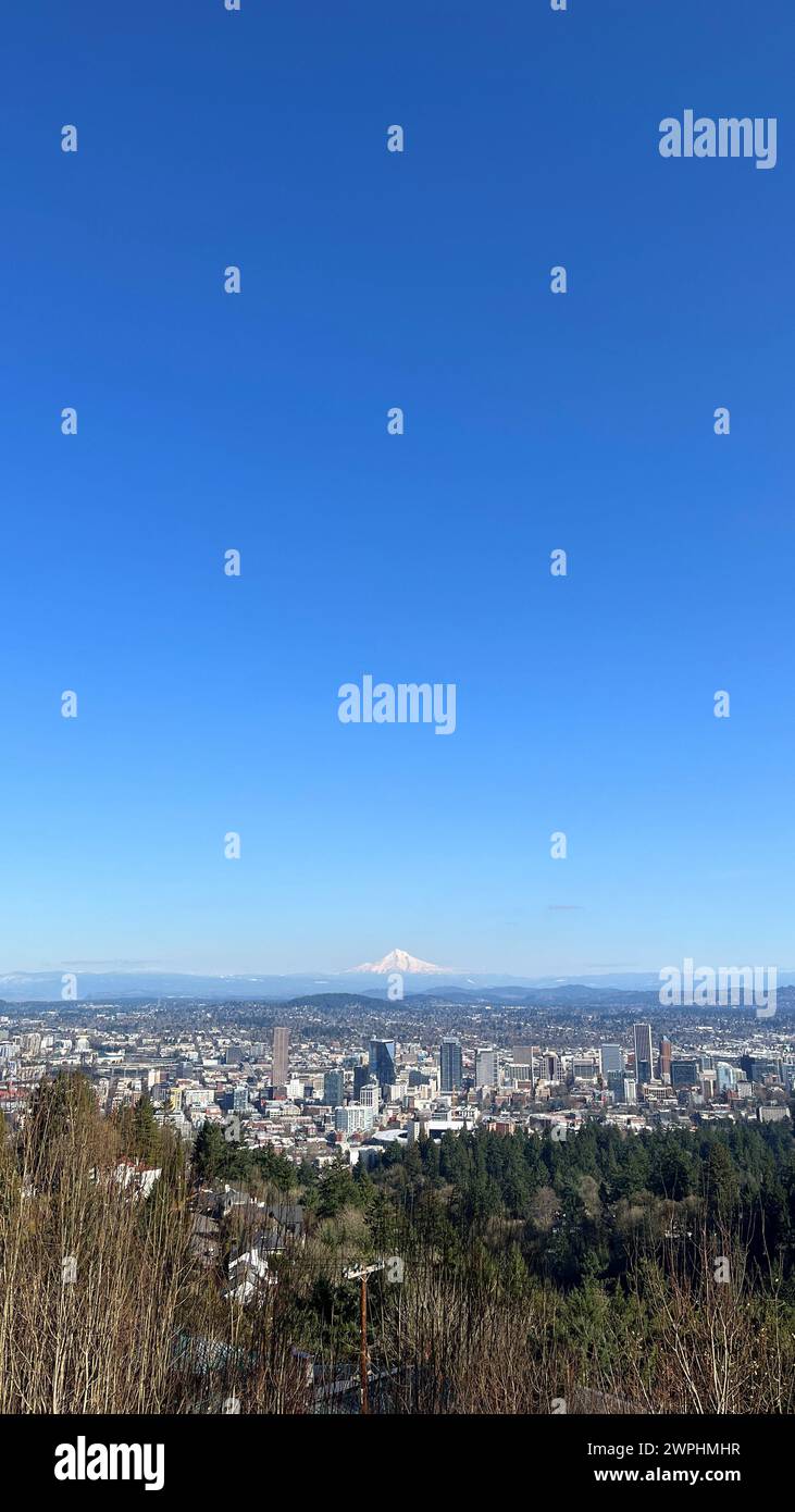 Portland oregon cityscape day hi-res stock photography and images - Alamy