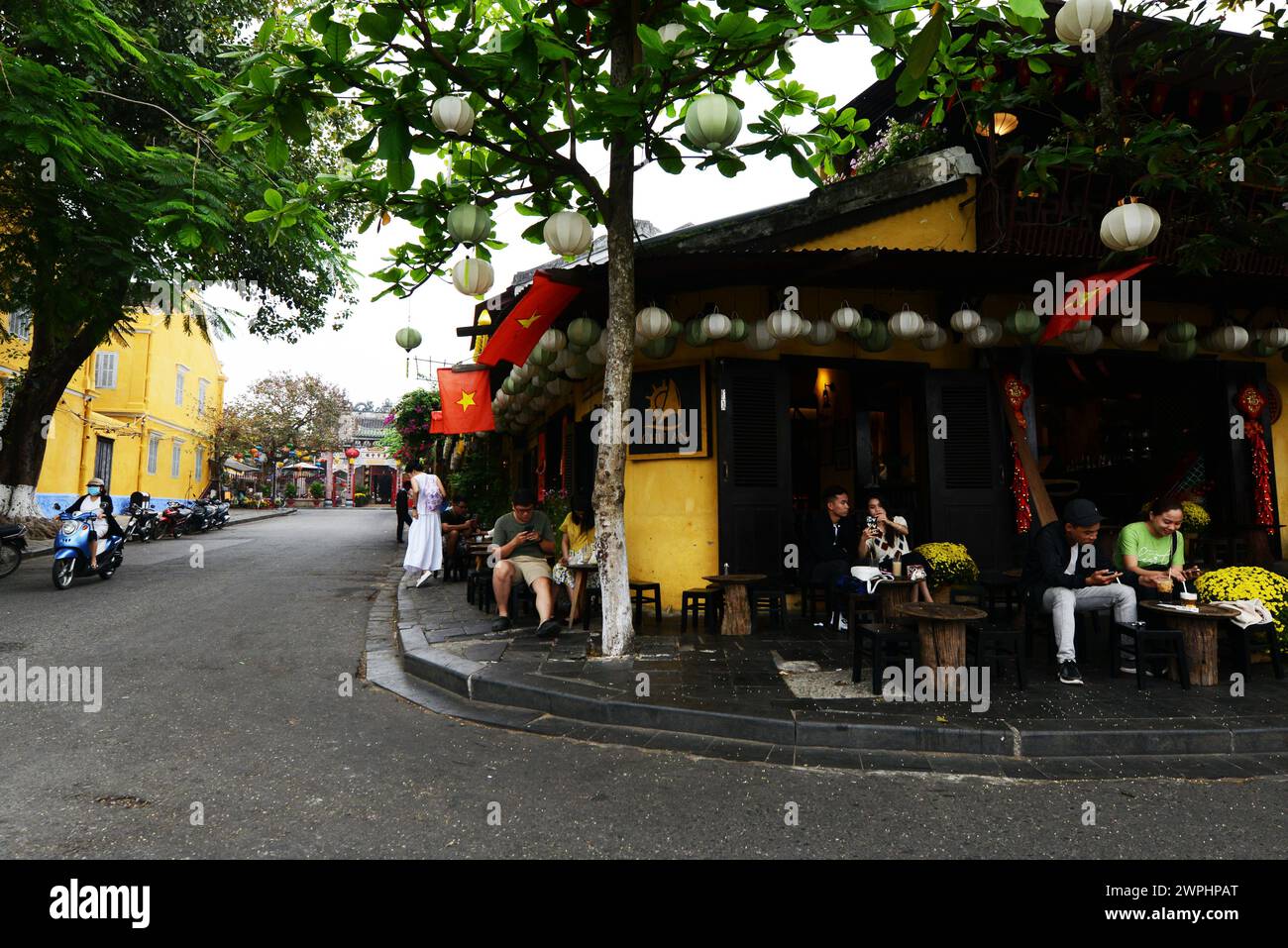 The vibrant Chu An Café in the old city of Hoi An, Vietnam Stock Photo ...