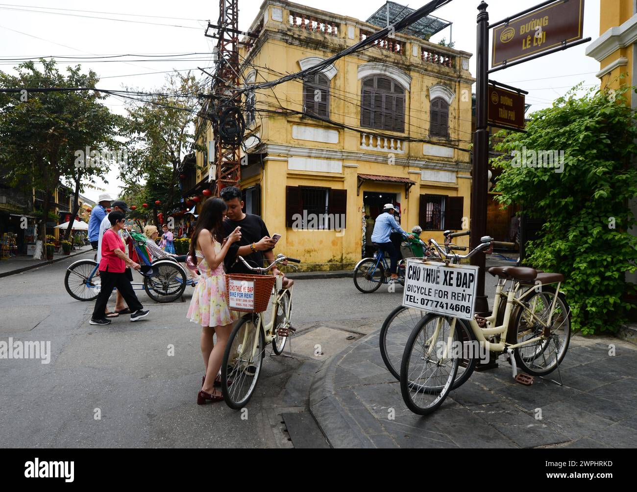 Old buildings and daily life scenes in the old city of Hoi An, Vietnam ...