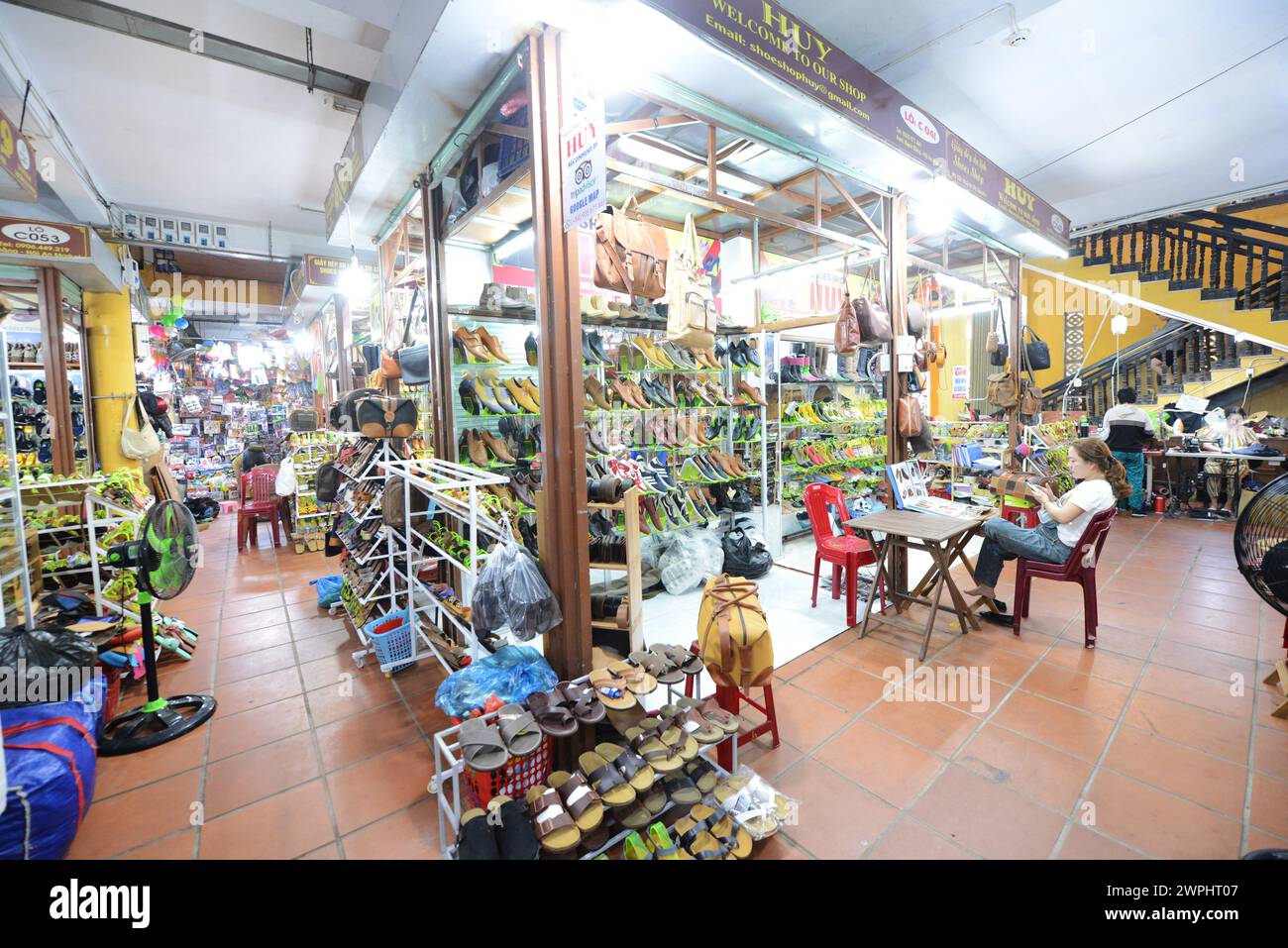 Shoe shops in the central market in Hoi An, Vietnam Stock Photo - Alamy