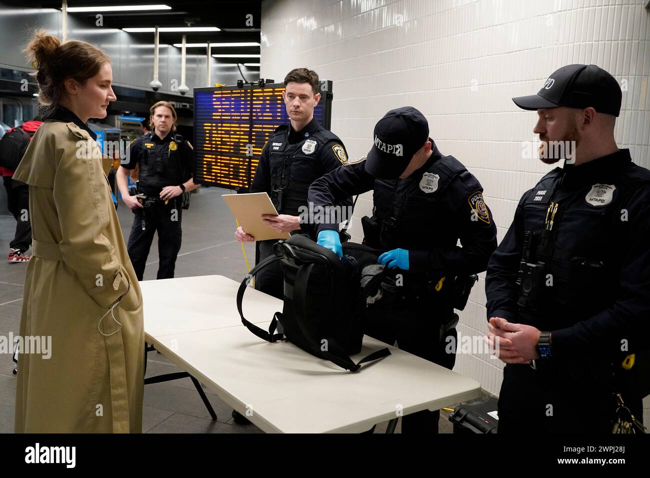 New York City, USA. 07th Mar, 2024. NY City police perform random bag ...