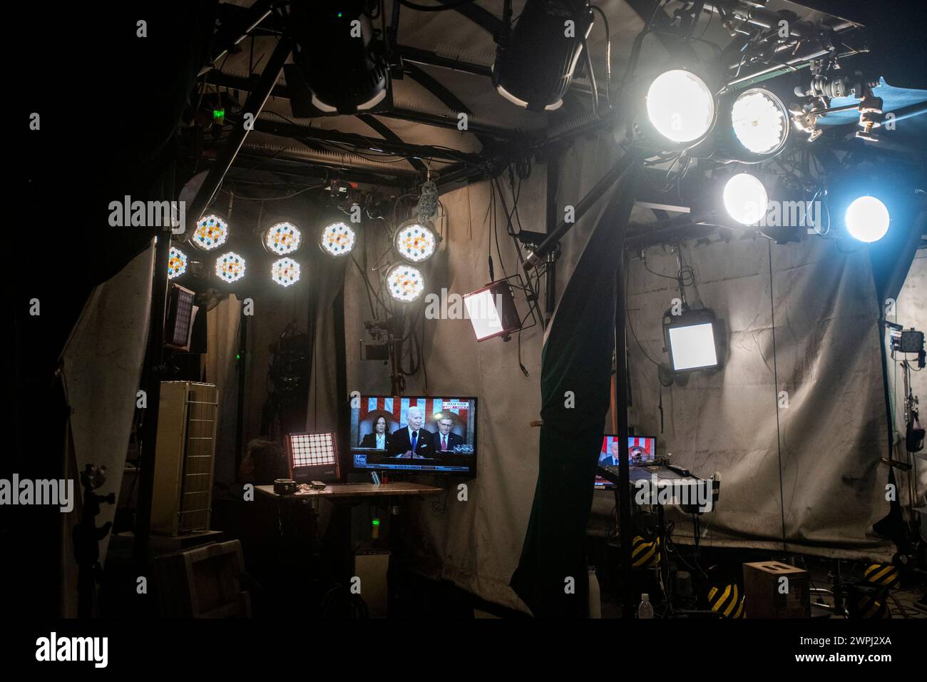 Tv tents hi-res stock photography and images - Alamy