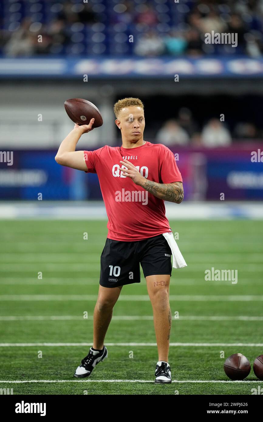 South Carolina quarterback Spencer Rattler runs a drill at the NFL ...