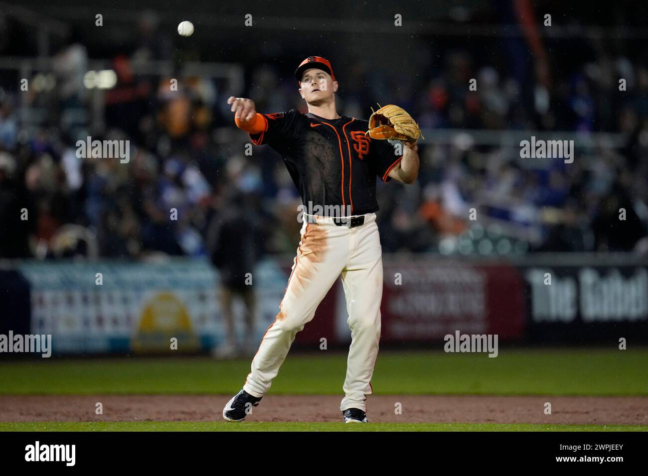 San Francisco Giants third baseman Matt Chapman warms up during the ...