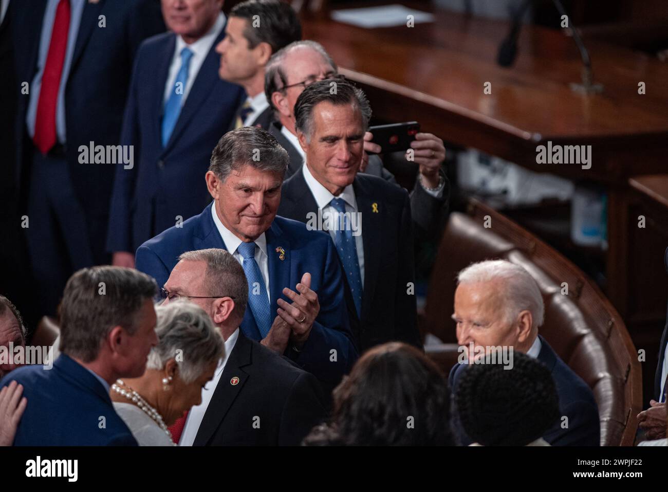 Joe manchin and mitt romney hi-res stock photography and images - Alamy