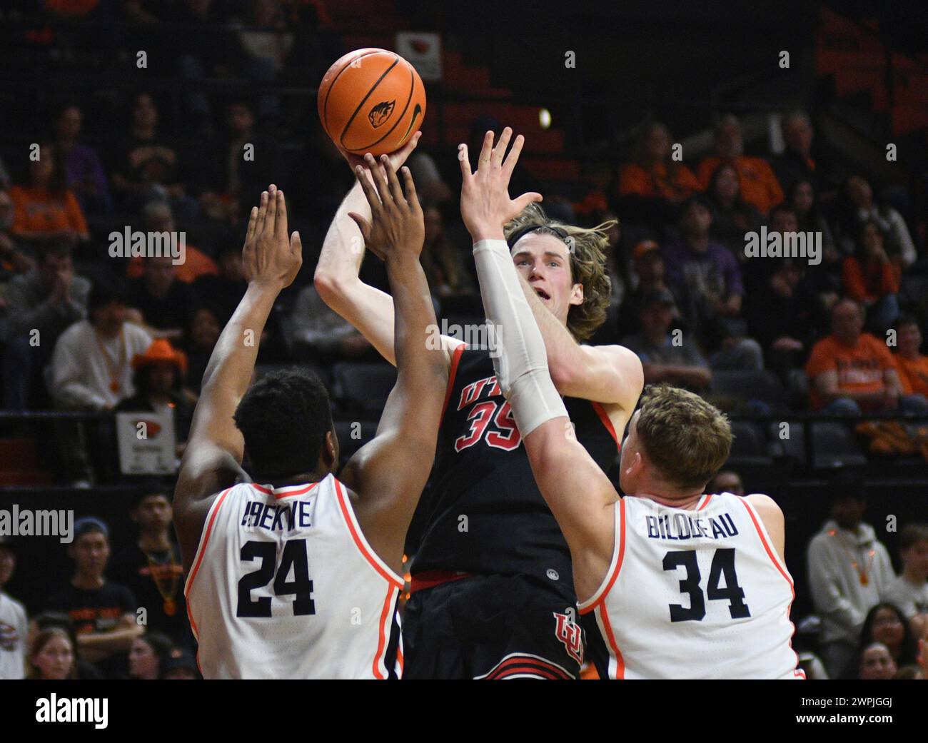 Utah center Branden Carlson (35) shoots over Oregon State center KC ...