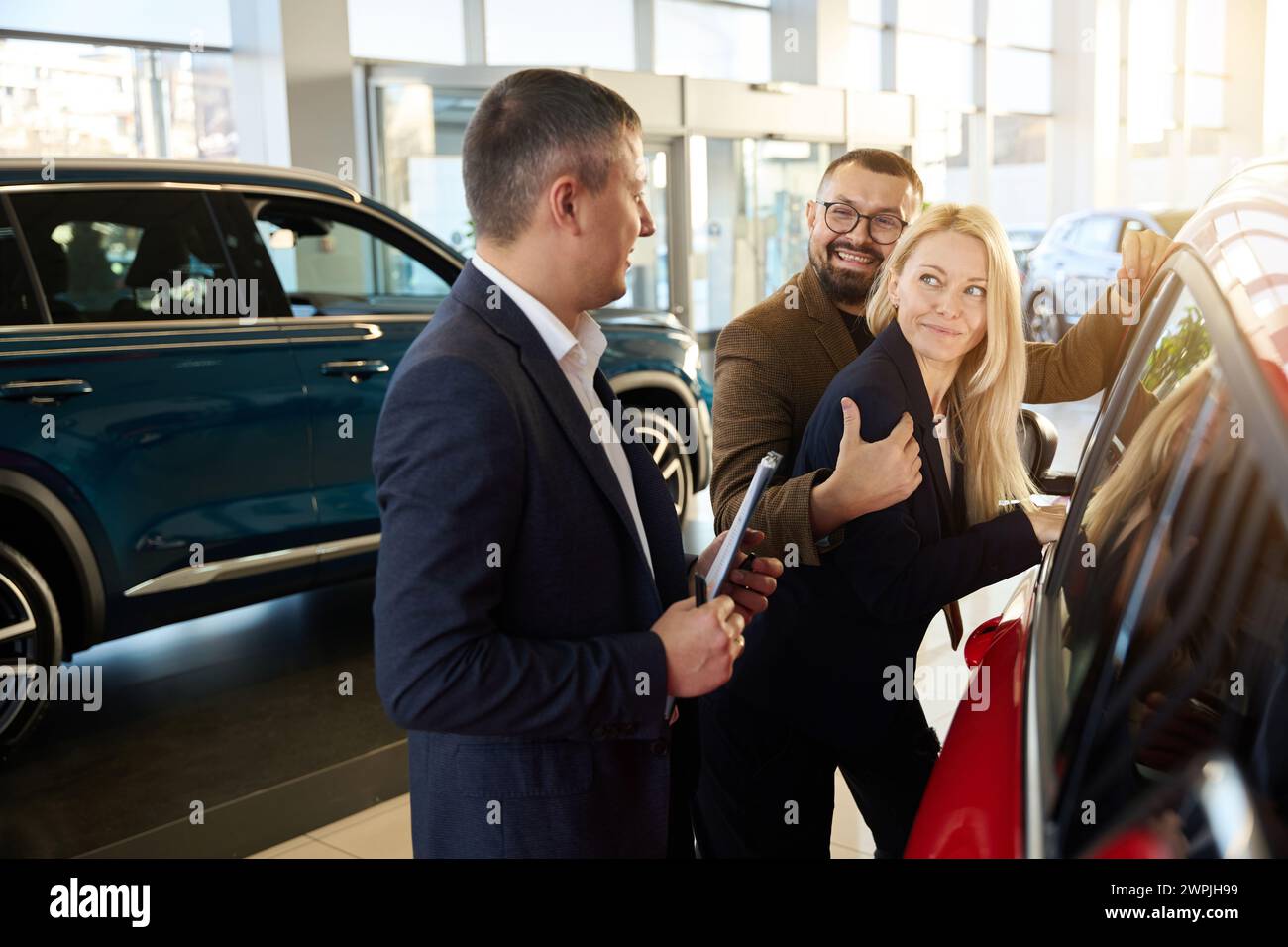 Caucasian family talking car dealer hi-res stock photography and images ...