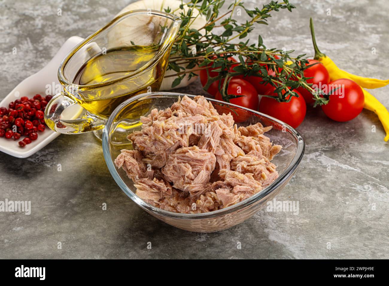 Canned tuna fillet with oil for salad Stock Photo - Alamy