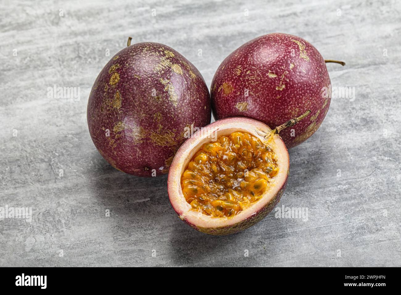 Fresh ripe sweet tropical Maracuya fruit Stock Photo - Alamy