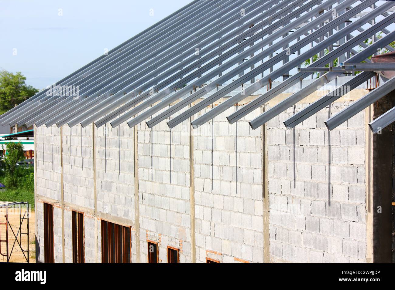 exterior roof steel structure of new home Stock Photo - Alamy