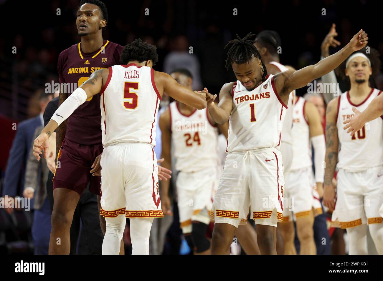 Southern California guard Boogie Ellis (5) and guard Isaiah Collier (1 ...