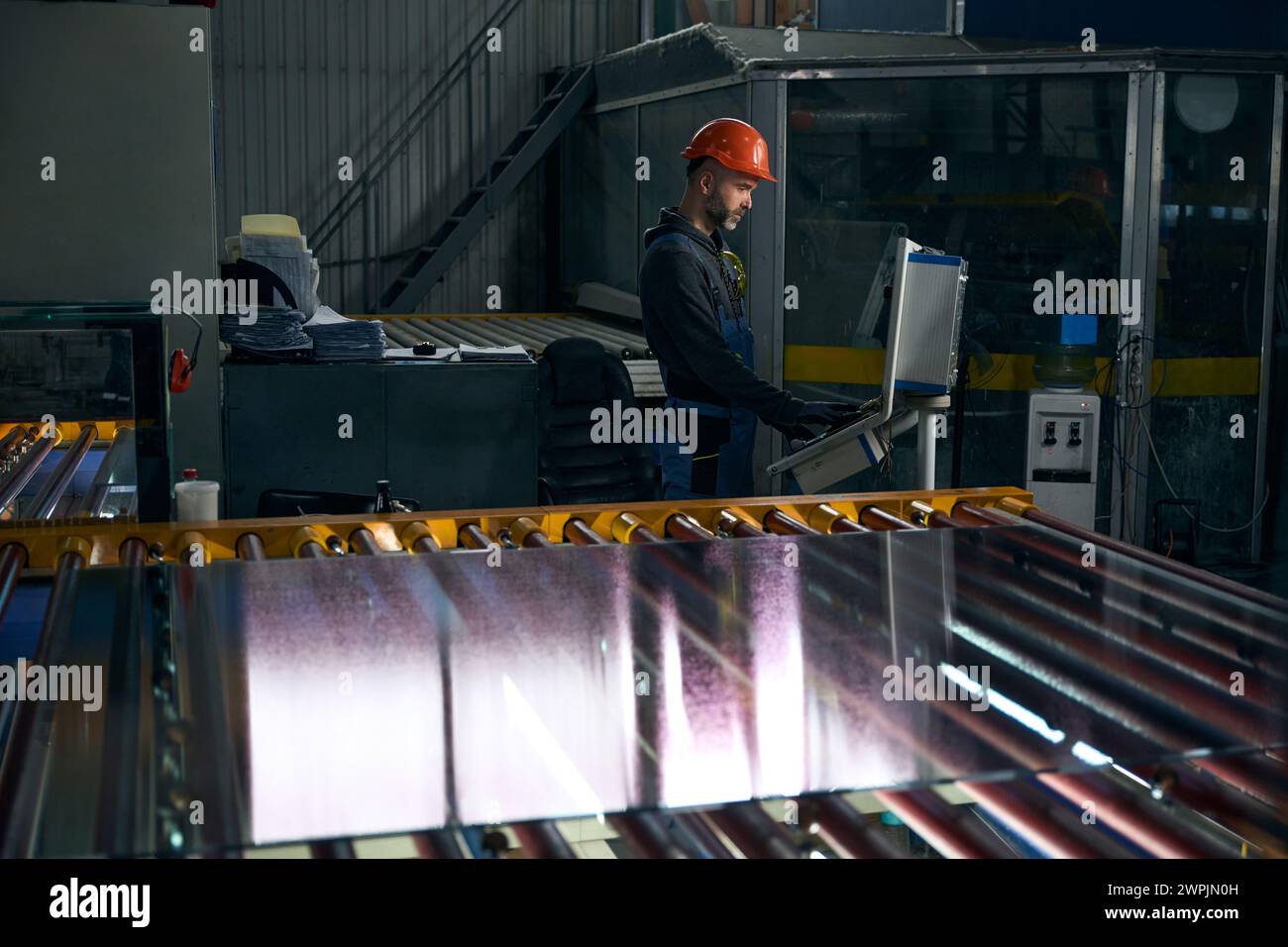 Master works in window production with glass for double-glazed windows ...