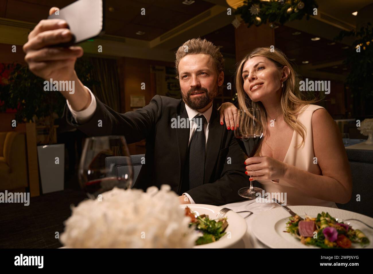 Business woman take selfie hi-res stock photography and images - Alamy