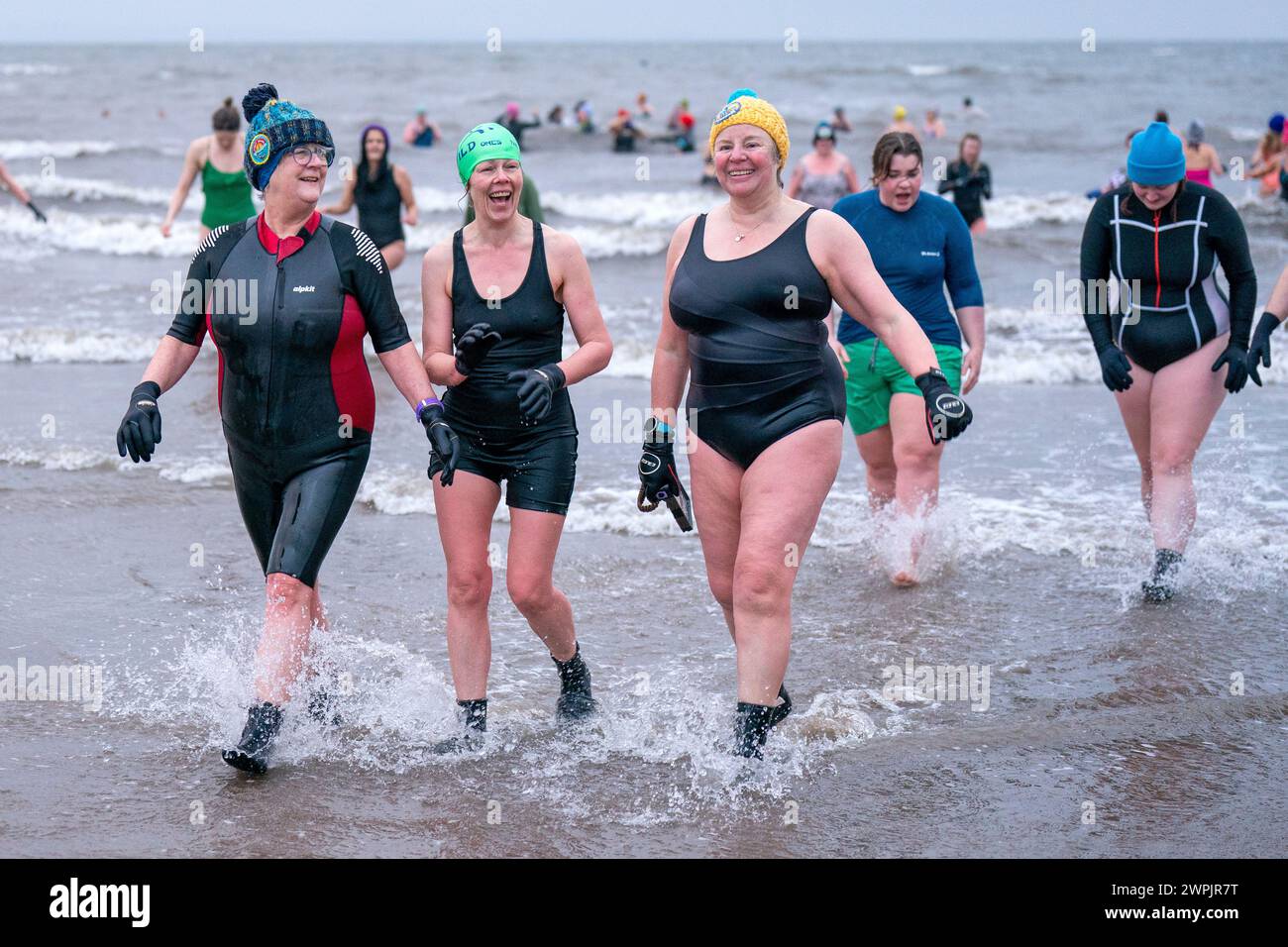 Edinburgh portobello swimmers hi-res stock photography and images - Alamy