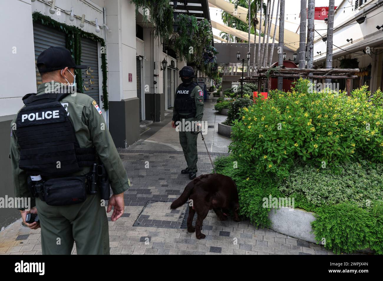 Police explosive training hi-res stock photography and images - Alamy