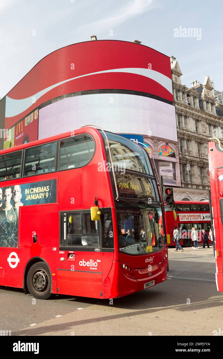 London red bus hi-res stock photography and images - Alamy