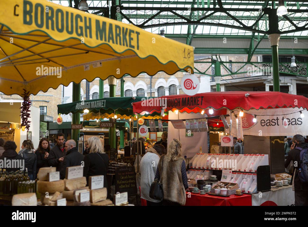 Market and market stalls hi-res stock photography and images - Alamy