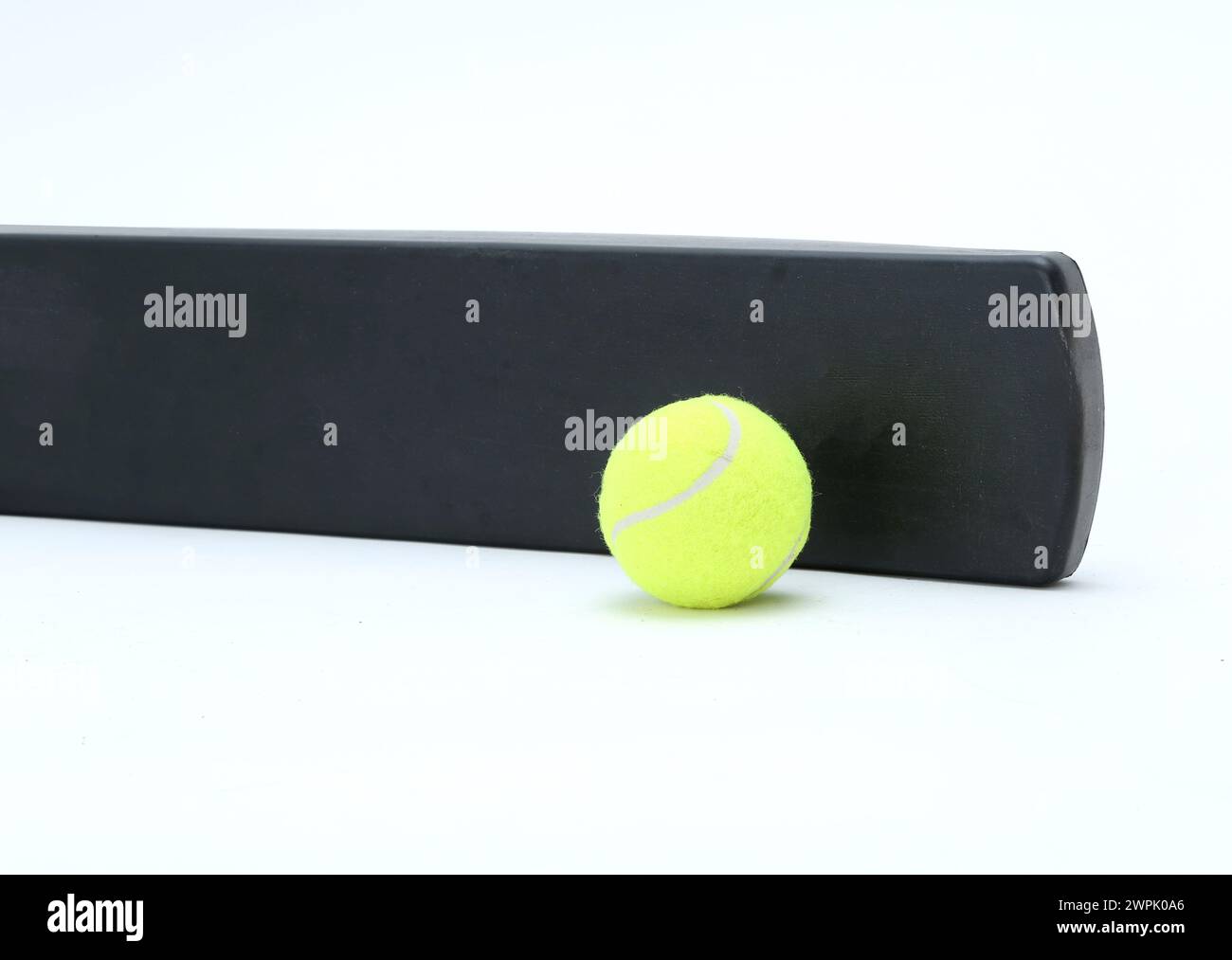 Cricket bat and ball hi-res stock photography and images - Alamy