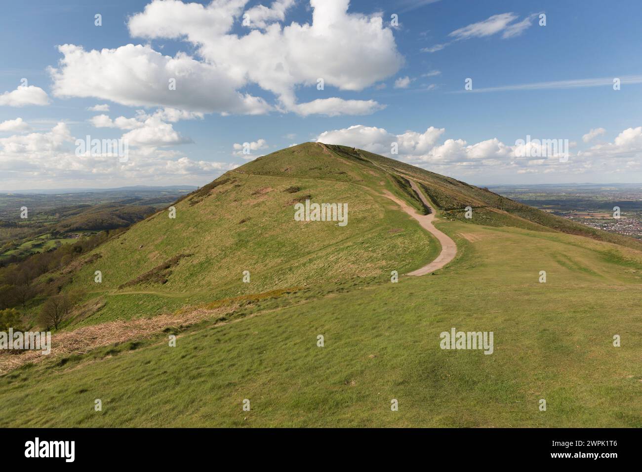 UK, Malvern Hills, the walking trail along the Malvern ridge Stock ...