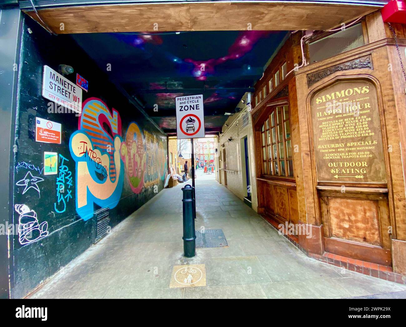 manatee street W1 a tiny alley next to simmons pub simmons bar london england Stock Photo - Alamy