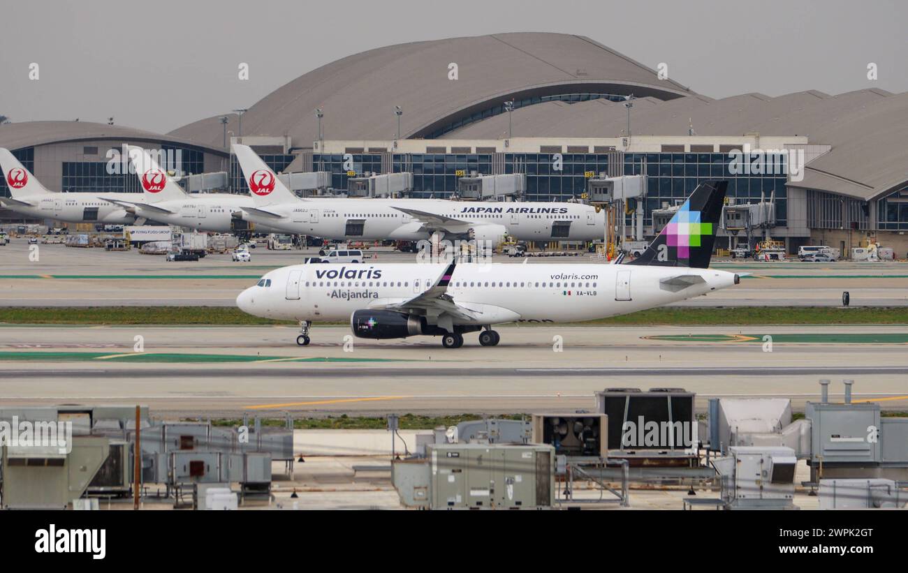 XA-VLB Volaris Airbus A320-233 am Los Angeles International Airport LAX ...
