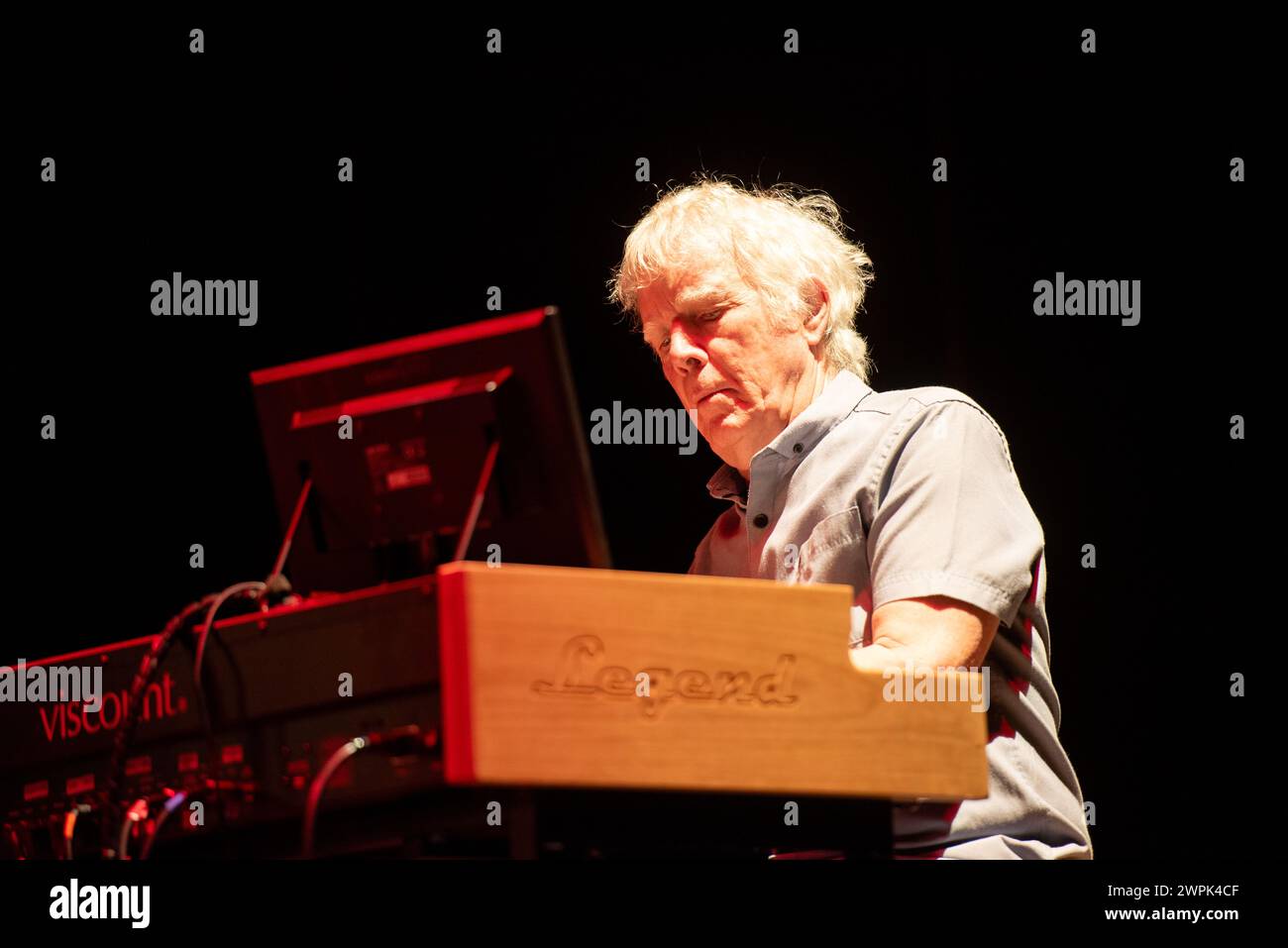 May 09, 2022: Hugh Banton - Van Der Graaf Generator play a concert in ...