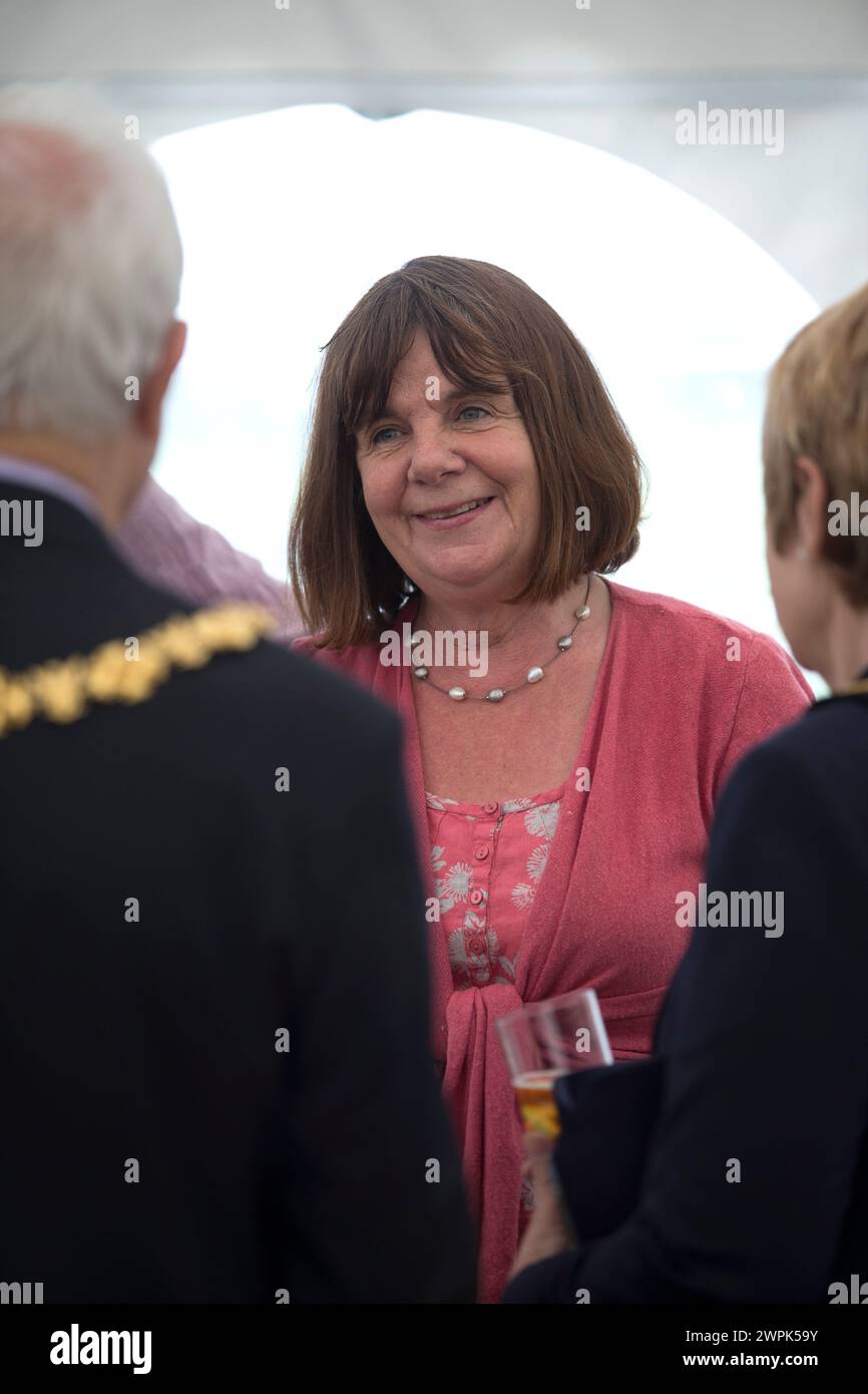 09/07/14 Julia Donaldson. A ten acre field of maize is turned into a ...