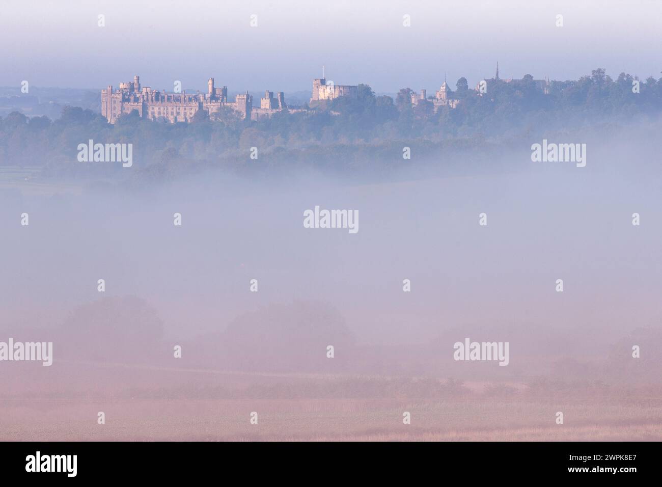 10/09/14 Arundel Castle is shrouded in autumn mist as dawn breaks over ...