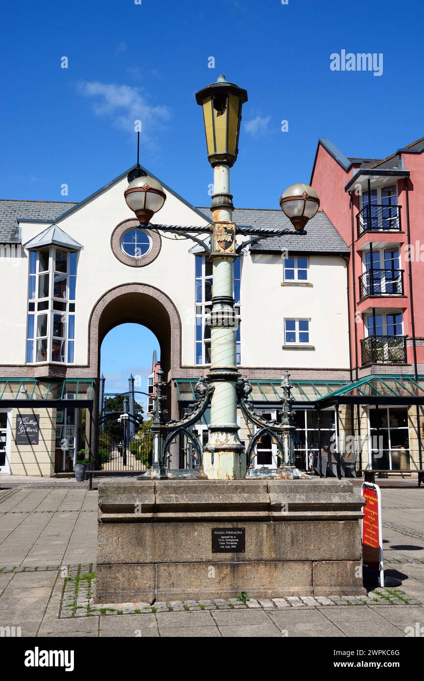 Old streetlight hi-res stock photography and images - Alamy