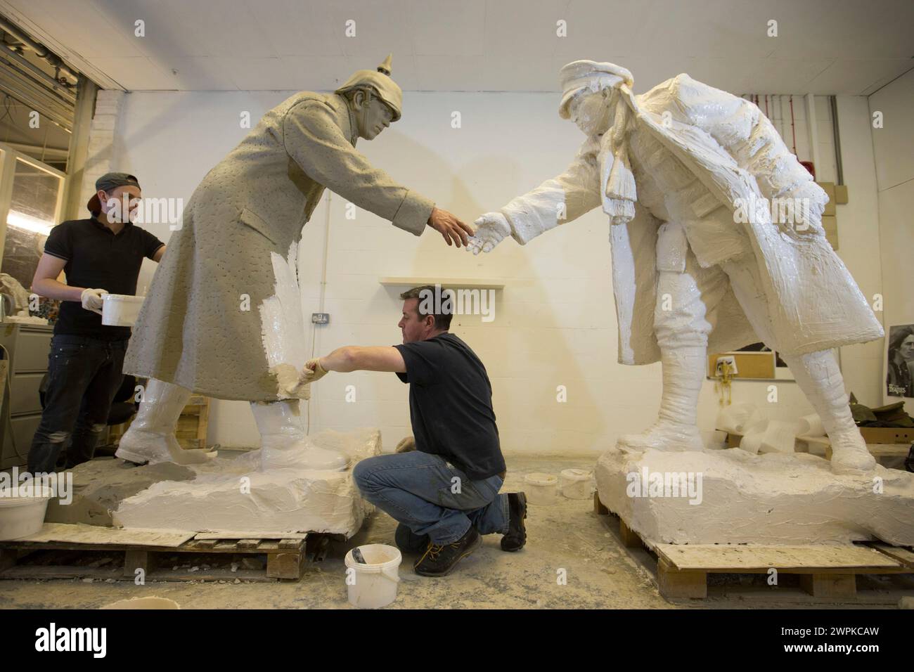 13/11/14 ****PHOTO ORDER FAO CHARLIE HALL*** Sculpture of First World ...