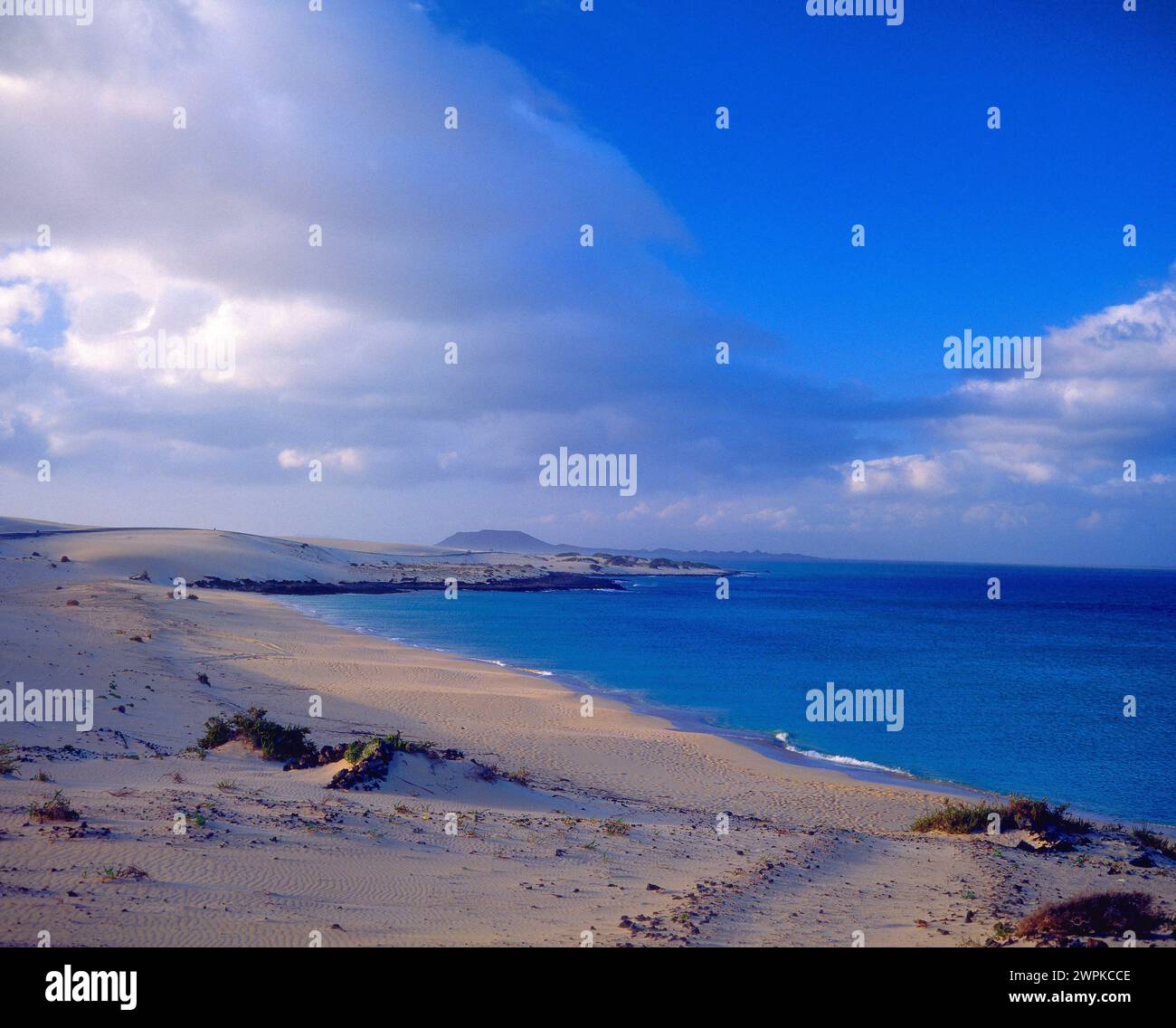 PLAYA CON LA ISLA DE LOBOS AL FONDO. Location: EXTERIOR. Corralejo ...
